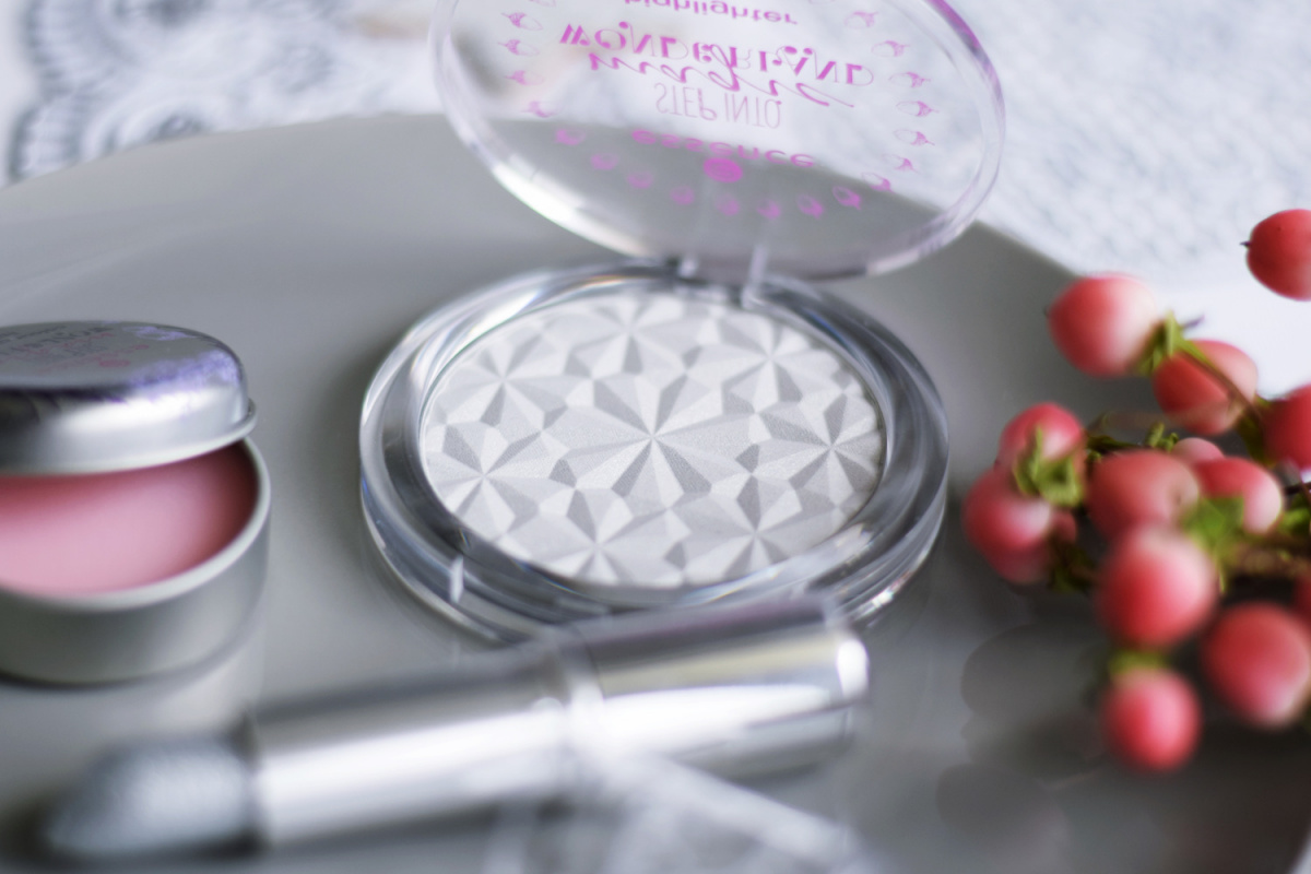 Essence Trend Collection: Step into Magic Wonderland